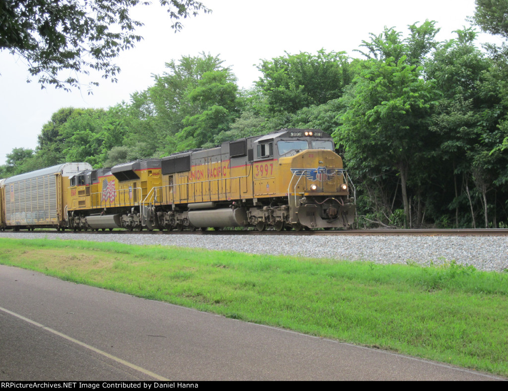 UP 3997 leads NS 45G east